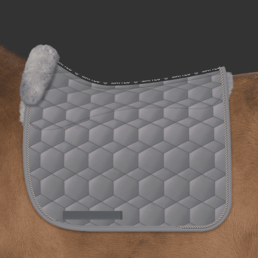 Mattes dressur underlag Grå str L med spine free Mono Dansk Rideudstyr